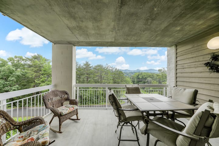 A Peaceful Retreat | Mtn Views + Lazy River! - Pigeon Forge, TN