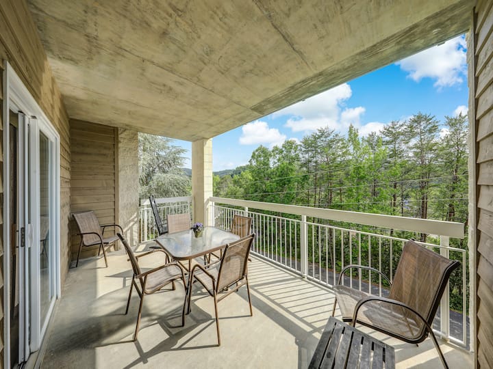 Making Memories | Lazy River + 2 Pools! - Pigeon Forge, TN