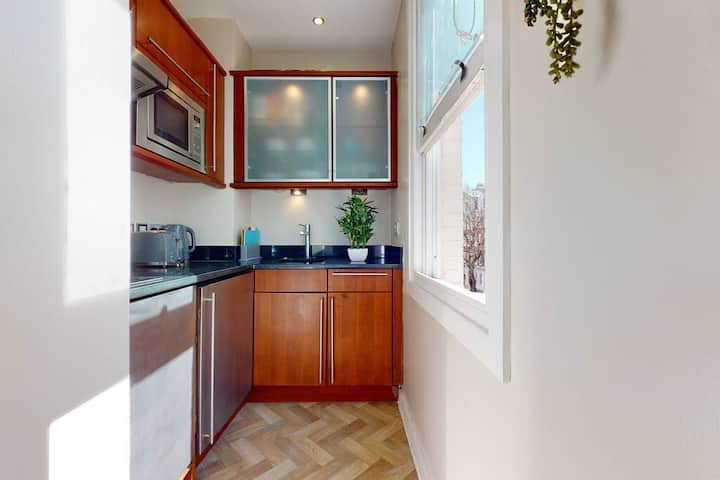 Lovely 1 Bed In South Kensington - London