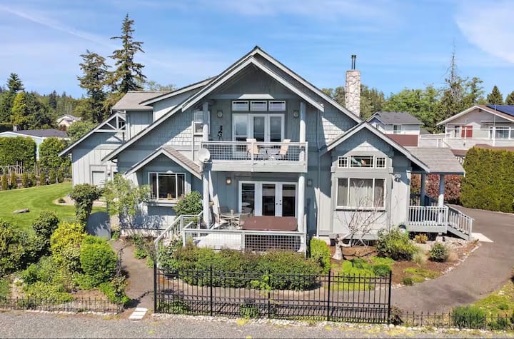 Seashell Cottage: Pet Friendly/oceanview/game Room - Blaine, WA