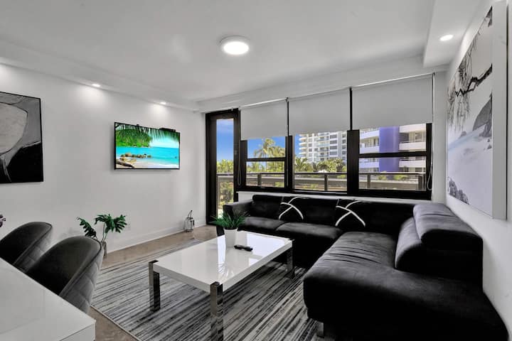 Modern Miami Beach Condo/ Beach Service & Pool-405 - Miami Beach