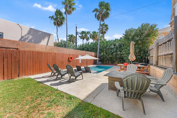 Private Pool W Barbecue In Private Backyard - South Padre Island