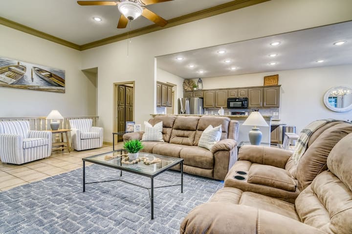 Newly Upgraded! 5 Minutes To Silver Dollar City! - Branson, MO