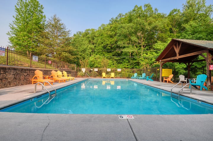Pool+hot Tub/game Room+theater/arcade Games/crib - Sevierville, TN