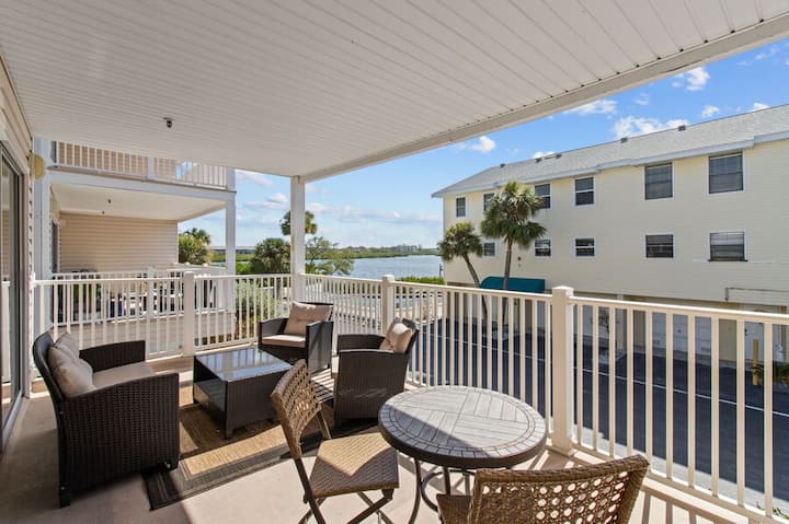 Captains Cove 402 Sleeps 6 - Indian Shores, FL