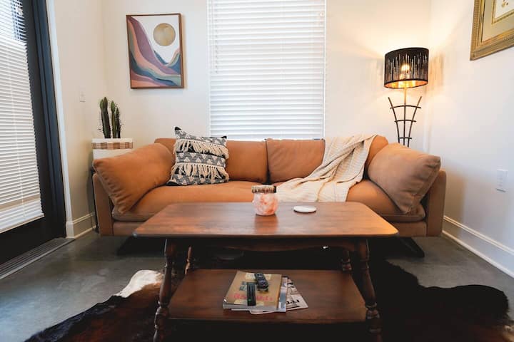 Canyon Stop [2bdrm/2bath] Blocks From Mass Street! - Lawrence, KS