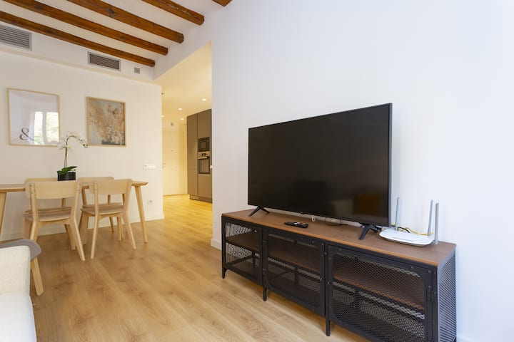 Charming Apartment With City View Near Las Ramblas - Barcelona