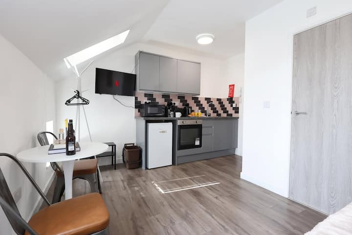 Cohost Partners Studio Renovated 2025 - Cardiff