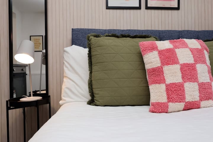 Contemporary & Chic Studio No3 -Cohost Collections - Cardiff