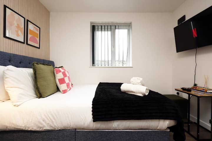 Contemporary & Chic Studio No3 -Cohost Collections - Cardiff