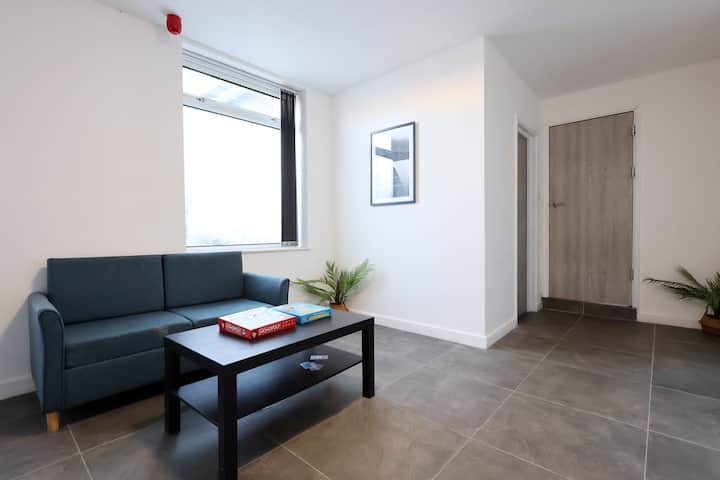 Contemporary & Chic Studio No3 -Cohost Collections - Cardiff