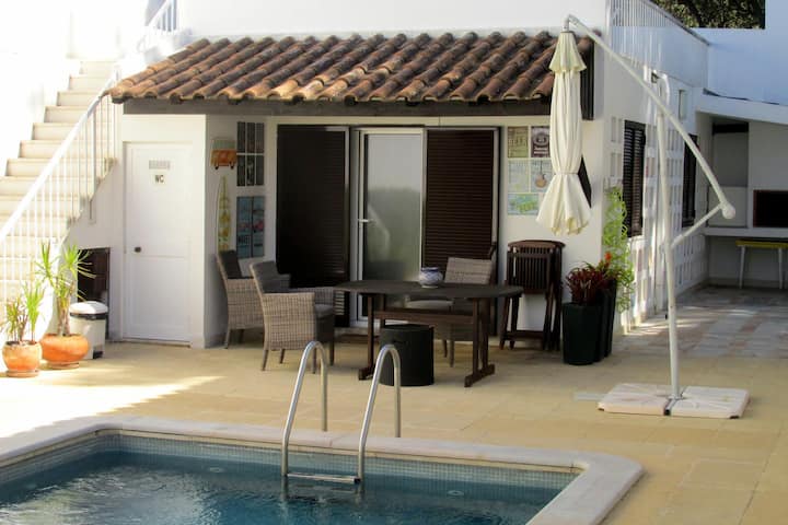 Stunning Studio - Sleeps 4, Pool, Garden & Pets Ok - Estoril