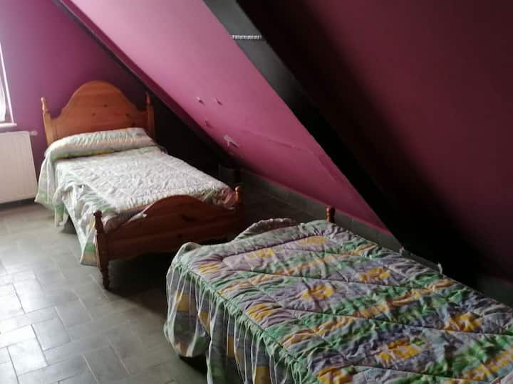 Connecting Rooms For 6 With Shared Bathroom - Asturias