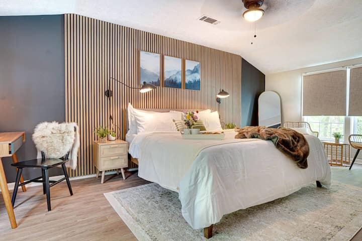 The Alpine- Luxecabin W King/hottub/gamerm/firepit - Duluth