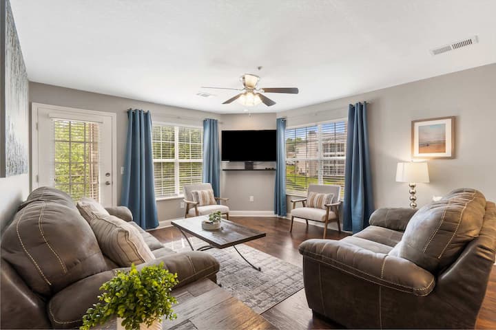 Tranquil Pondview Retreat | Balcony - Branson, MO