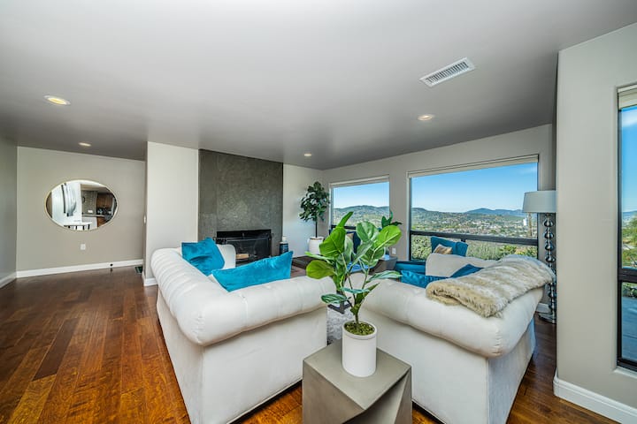 Lakeside Hilltop Retreat W/amazing Pool & Spa - Lakeside