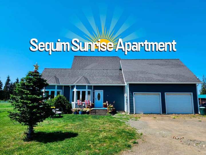 Sequim Sunrise: Exquisite Country Apartment - Olympic Game Farm, Sequim