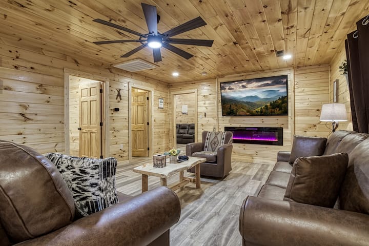 Hidden Creek By Bear Camp | Free Tickets! - Gatlinburg, TN