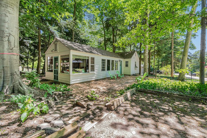 2br Cottage Near Beach With Streaming & Wifi - Crystal Lake Township