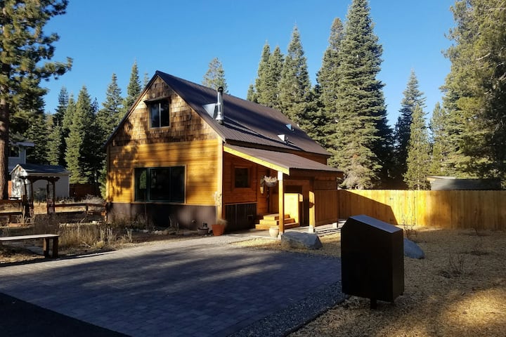2br Charming Two-story Retreat With A Hot Tub - Grass Lake, South Lake Tahoe