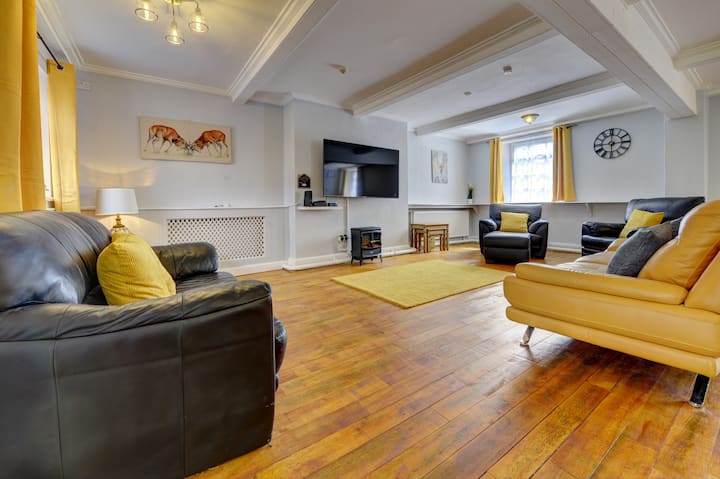 Spacious 12 Beds, Sleeps Up To 16, Ample Gated - Sherwood Forest