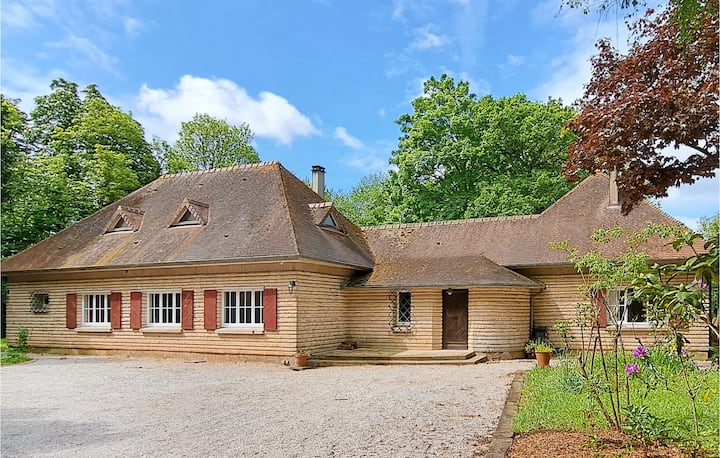 Awesome Home In Colombieres With Wifi - Saint-Laurent-sur-Mer