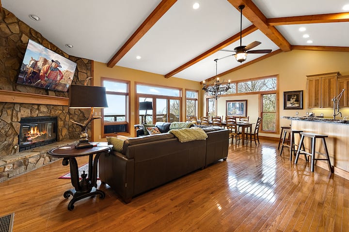 Elegant Split-level Mountain Home - Banner Elk, NC