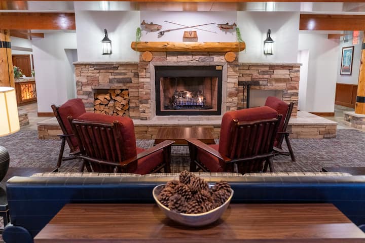 2nd Best Place For Yellowstone Np: 2br In Resort - West Yellowstone, MT