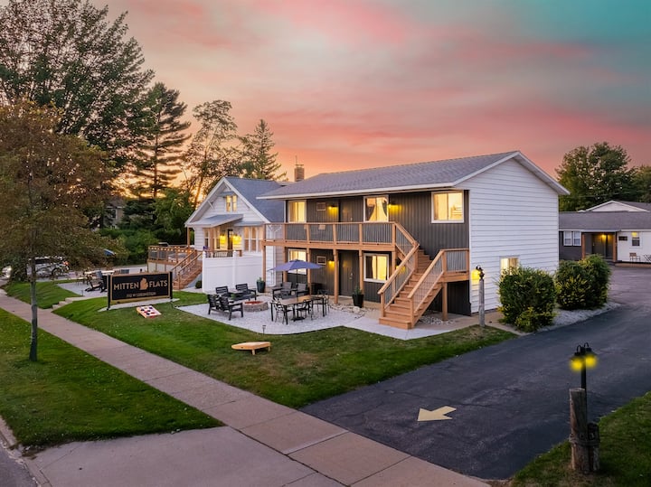 Mitten Flats #5 - 1 Block To The Beach! Hot Tub! - Ludington, MI