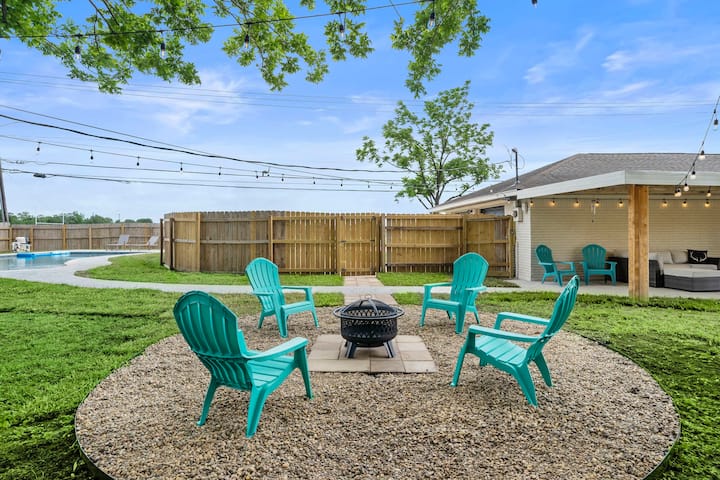 Texas Oasis: Poolside Paradise Awaits! - Deer Park, TX