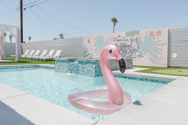 Palm Vista:tiger Mural,pool &Spa,office &Mini Golf - Palm Springs, FL
