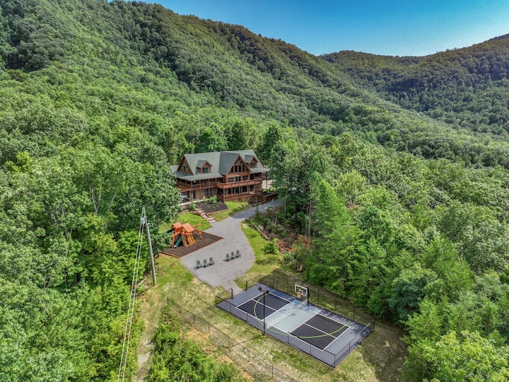 Edge Of Heaven ~ Pickleball ~ Swim Spa ~ Views! - Gatlinburg, TN