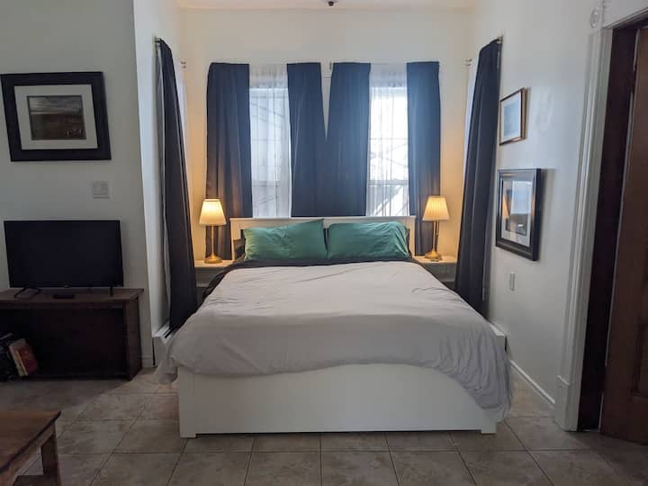 Alligator Suite - Downtown Wolfville - ウルフビル