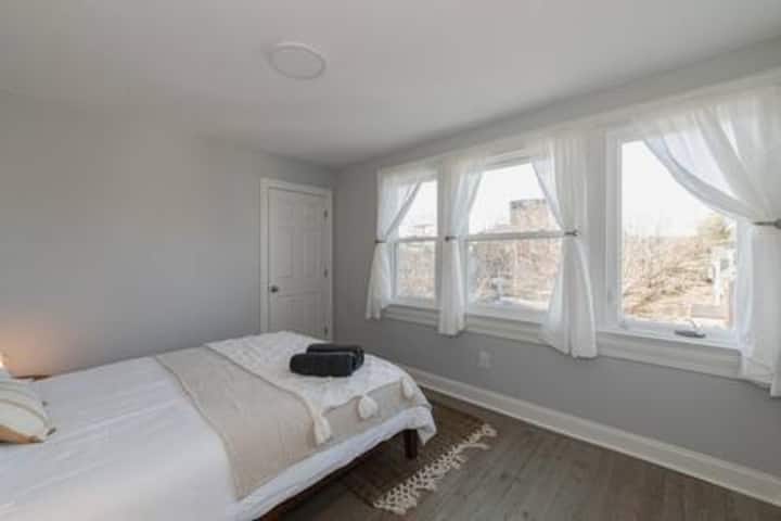 Elm City Bungalow - 3 Bedroom / 2 Bath Near Yale - New Haven