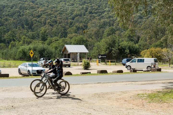 Heritage Hut - Family (6) - Bright