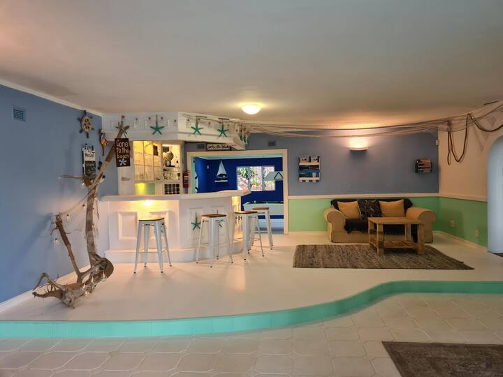 Tiger Shark Room By The Lazy Shark (+Breakfast) - Umkomaas