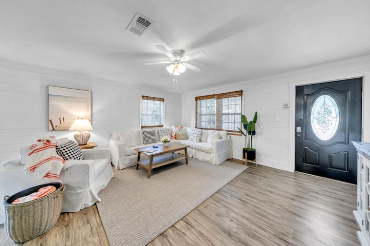 Walk 2 Beach, 1 King, Twin Over Full Bunks, Yard - Grayton Beach, FL