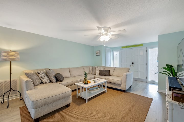 Cozy Oasis Screened Pool Picturesque Canal Views! - New Port Richey, FL