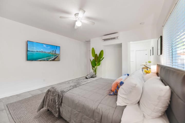 Sunny Studio In The Heart Of Miami - Miami, FL