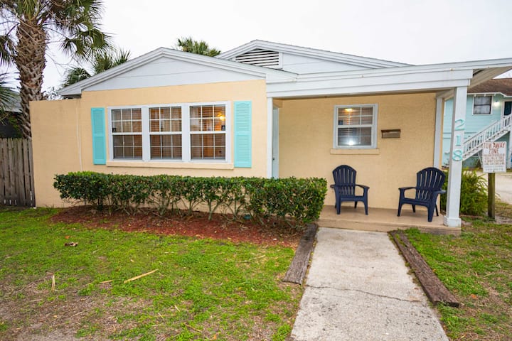 Beachside Cottage Home - Short Walk To The Beach - Jacksonville Beach, FL