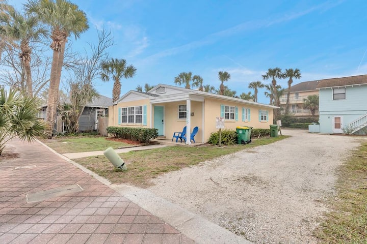 Beachside Cottage Home - Short Walk To The Beach - Jacksonville Beach, FL