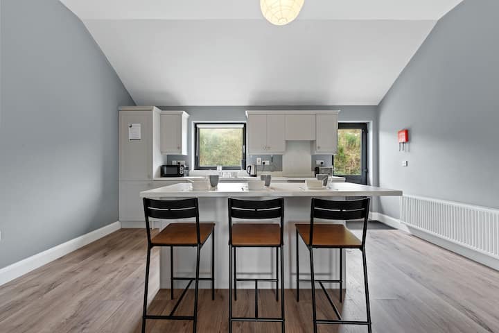 Ashbourne House No. 2 For Large Groups - Sleeps 6 - Ashbourne