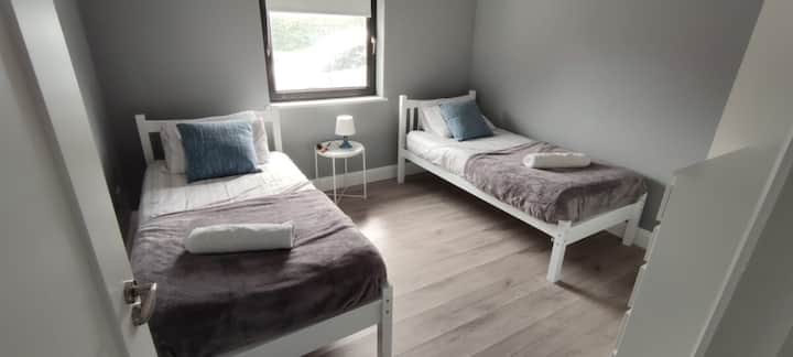 Ashbourne House No. 2 For Large Groups - Sleeps 6 - Ashbourne