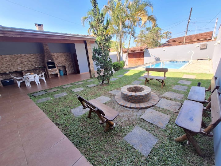 Casa C/ Varanda Para Piscina, A 500 M Da Praia - Caraguatatuba