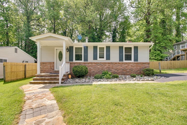 Walk To Beach: Charming Maryland Home W/ Yard! - Saint Leonard, MD