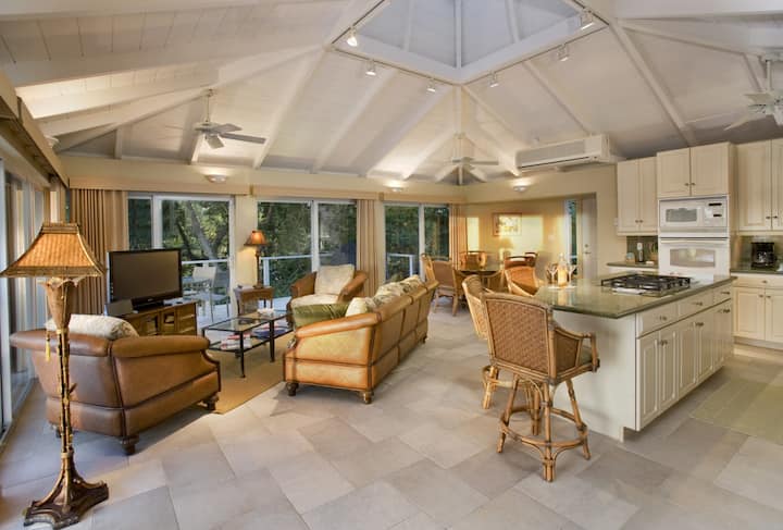 Beachfront Villa At Secret Harbour - Saint John