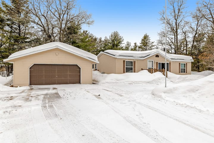 3br Home With Deck & Patio - Close To Many Lakes - Presque Isle, WI