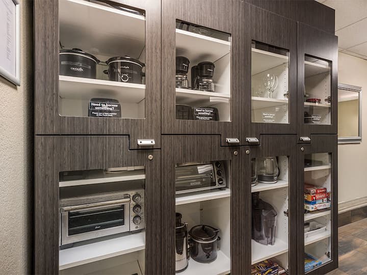 Best Place To Stay! 2 Relaxing Units, Full Kitchen - North Chicago, IL