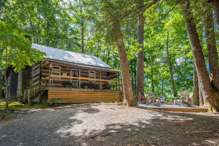 New Rental! Overlooking The New River - Cozy Cabin - West Jefferson