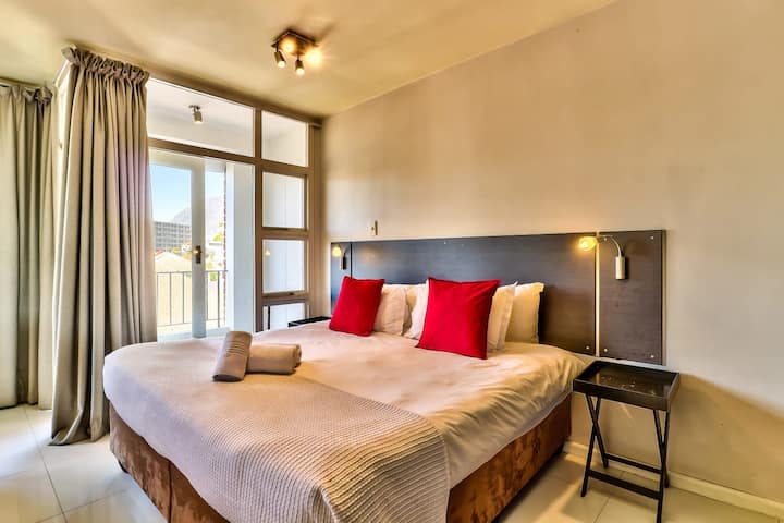 Studio In Green Point Close To Waterfront - Camps Bay